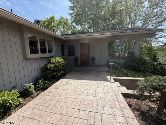 219 W Valley Brook Rd, Washington Township, NJ 07830