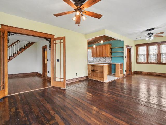 219 W Dewey Street