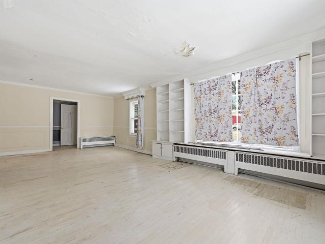 219 W Kickapoo Street