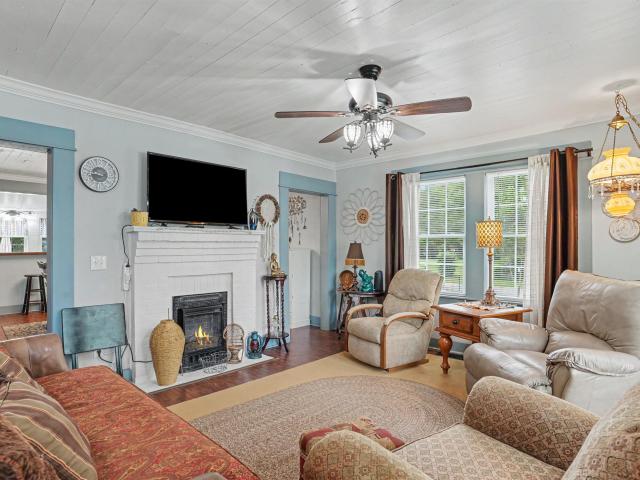 219 W Marion St