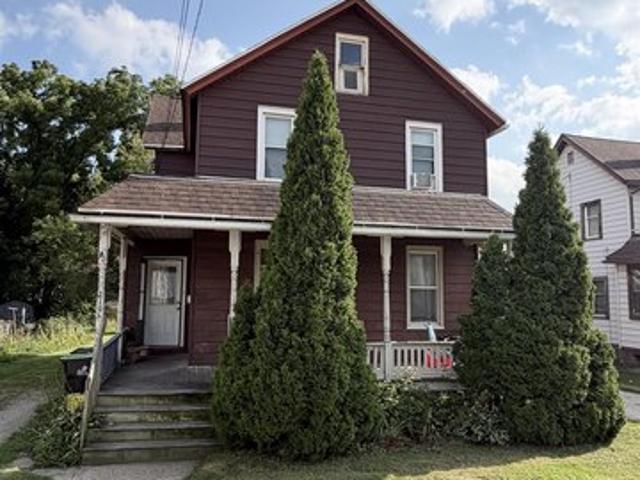 219 W Mill St, Beaver Dam, WI 53916