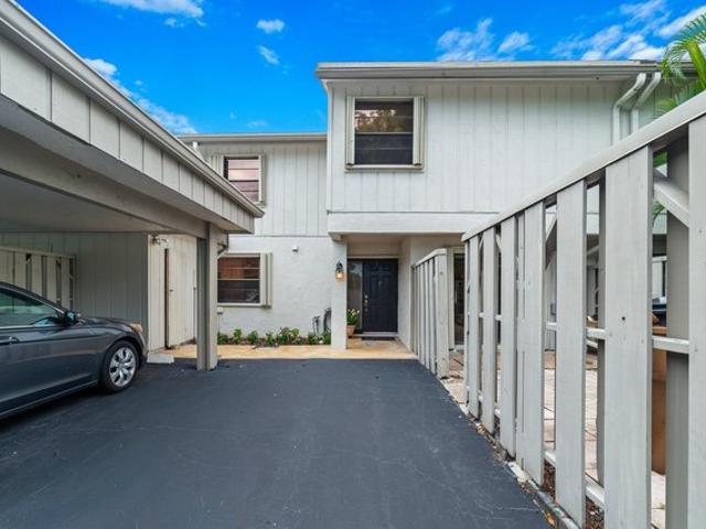 219 Wildwood Cir, Deerfield Beach, FL 33442
