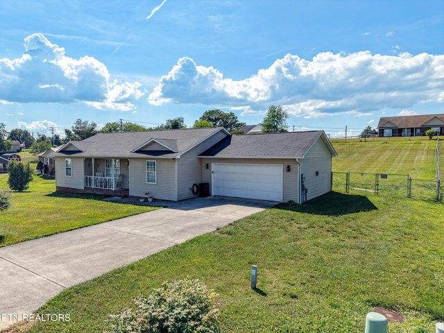 219 Twin Ridges Dr, Maryville, TN 37804