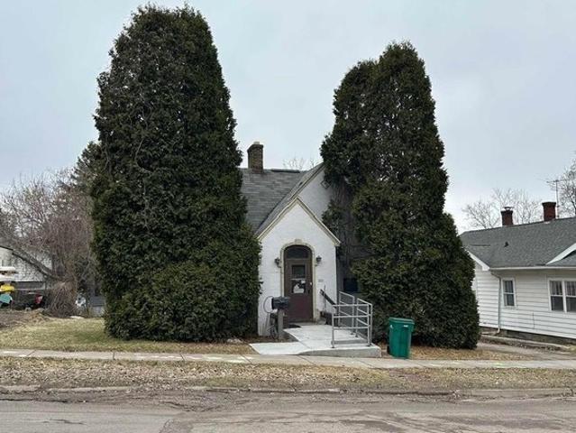 21 4th St, Cloquet, MN 55720