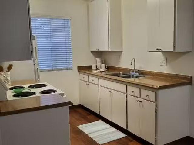 2/1.5 Woodlawn Manor