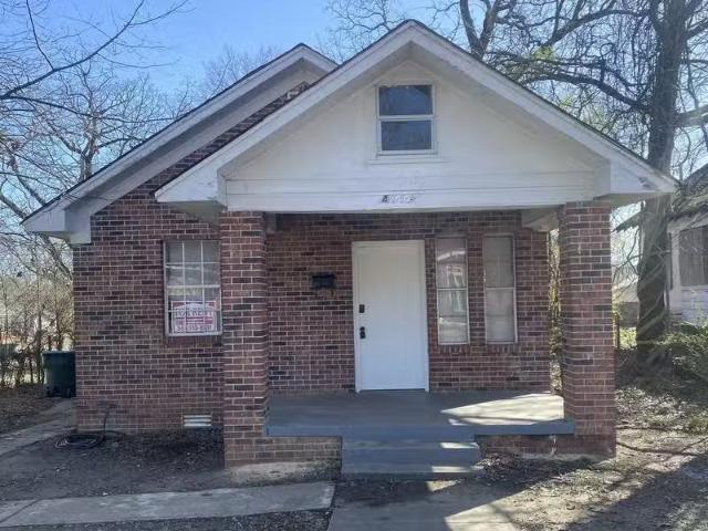 2/1 638 sqft 1605A S Cedar St