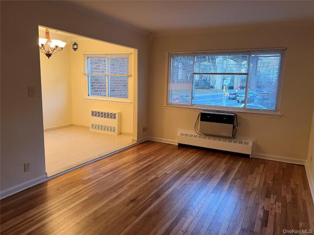 21 04 Hoyt Avenue S 2nd Floor