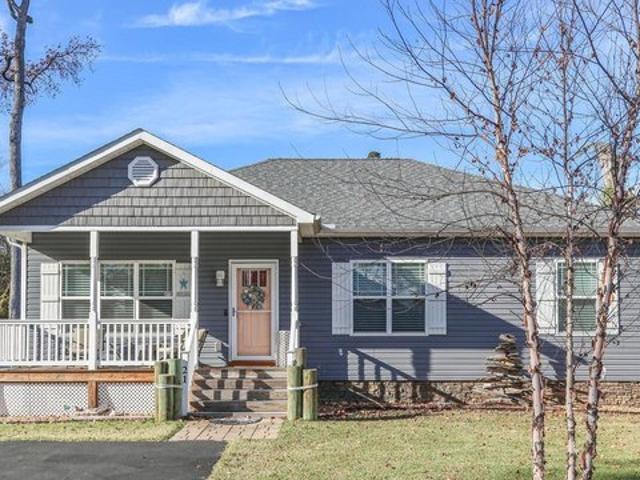 21 10th St, Colonial Beach, VA 22443