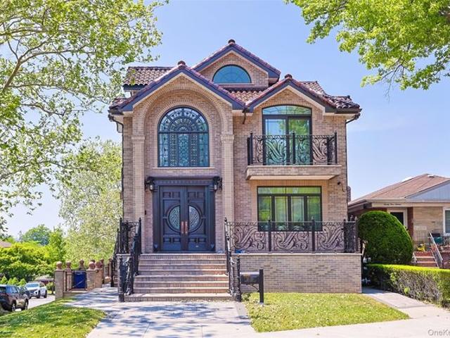 21 20 Francis Lewis Blvd, Whitestone, NY 11357