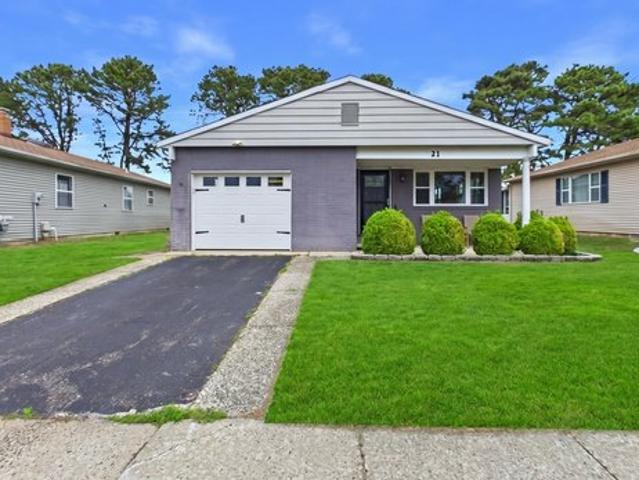 21 Templeton St, Toms River, NJ 08757