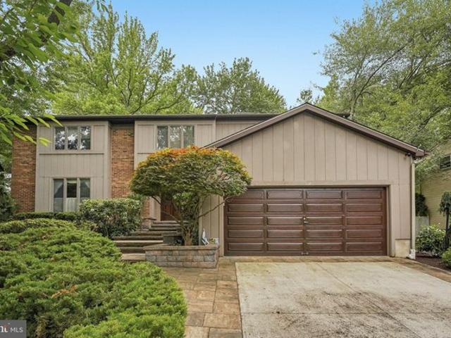 21 Teak Ct, Cherry Hill, NJ 08003