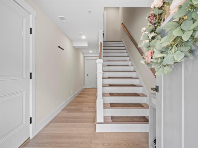 21 Thompson Way