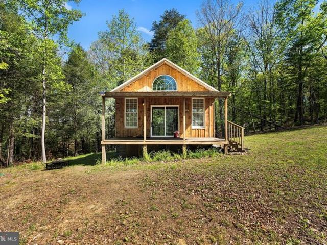 21 Thornwood Dr, Berkeley Springs, WV 25411