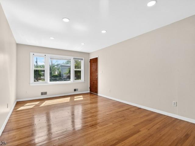 21 Troy Ct # 1