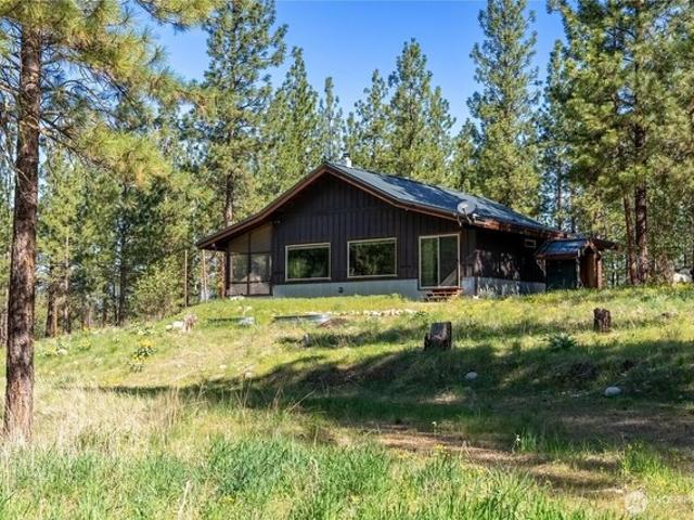 21 Twin Lakes Dr, Winthrop, WA 98862