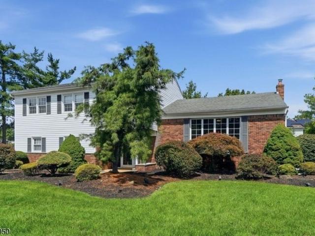 21 Tuscan Pl, East Hanover, NJ 07936