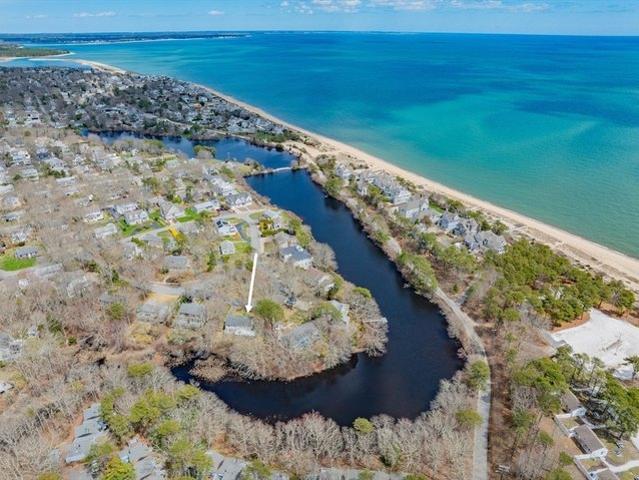 21 Uncatena Rd, Mashpee, MA 02649