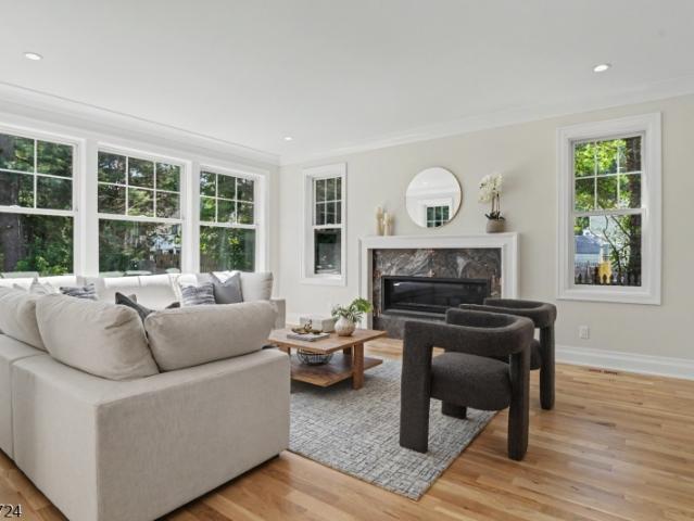 21 Valemont Way