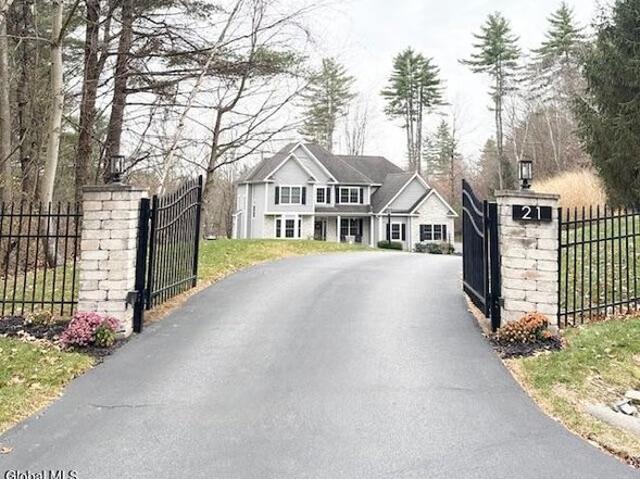21 Veranda Ln, Queensbury, NY 12804
