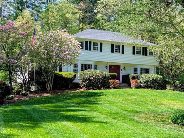 21 Village Grn, Norfolk, MA 02056