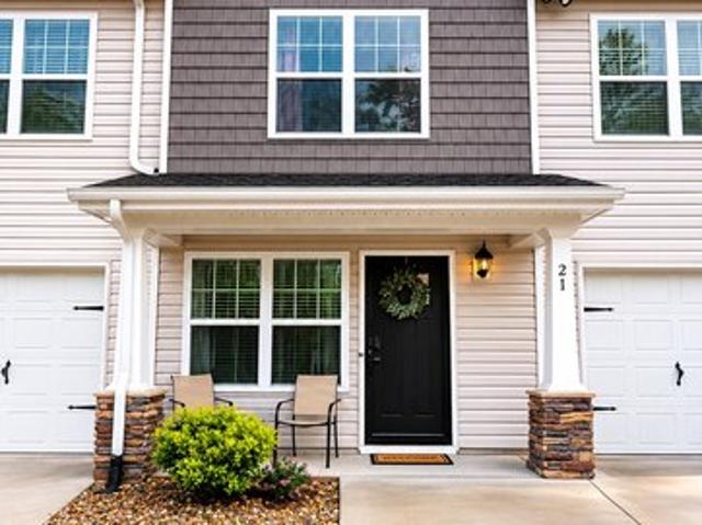 21 Virginia Commons Dr, Arden, NC 28704