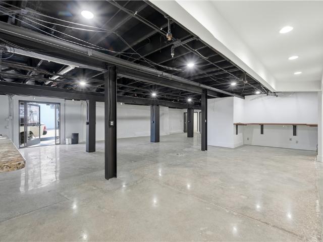 21 W Mountain Street 123