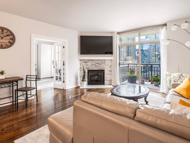 21 W Chestnut Street # 1206