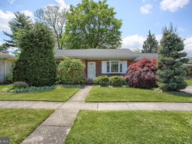 21 Walnut Ln, Camp Hill, PA 17011