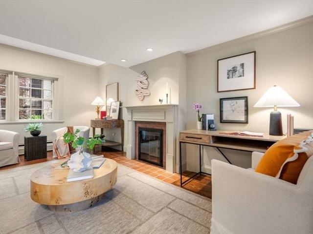 21 Walnut St Unit M, Boston, MA 02108