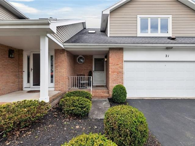 21 Waterford Cir, Rochester, NY 14618