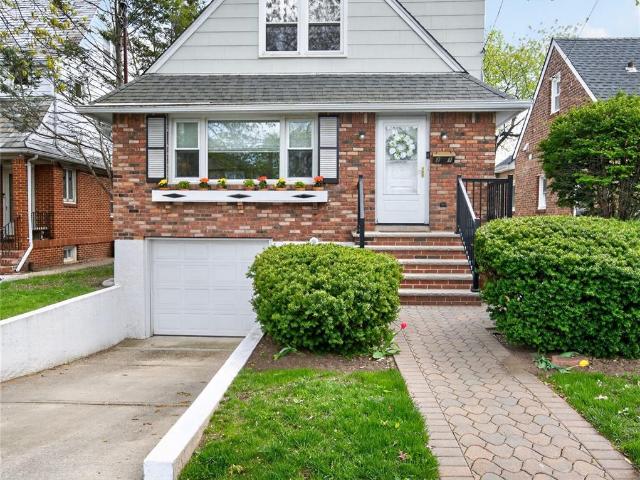 21 Whitney Ave, Floral Park, NY 11001 | MLS #985144 | Compass
