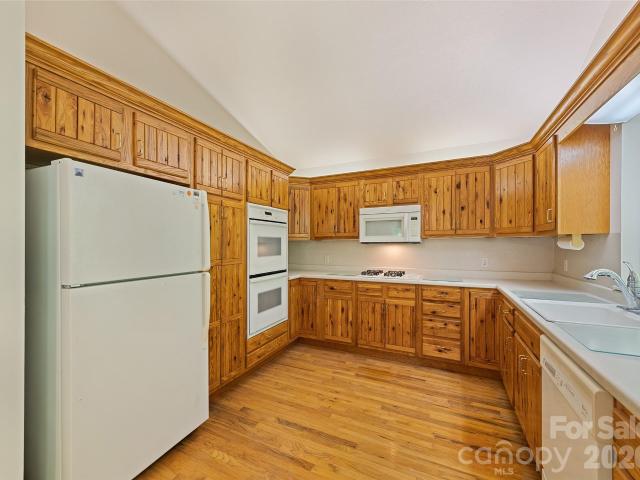 21 Winterview Trail