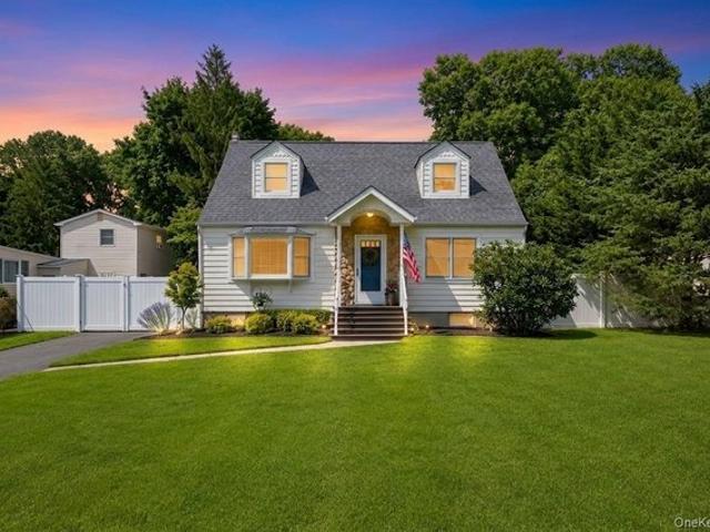 21 Wilson Ave, Nesconset, NY 11767