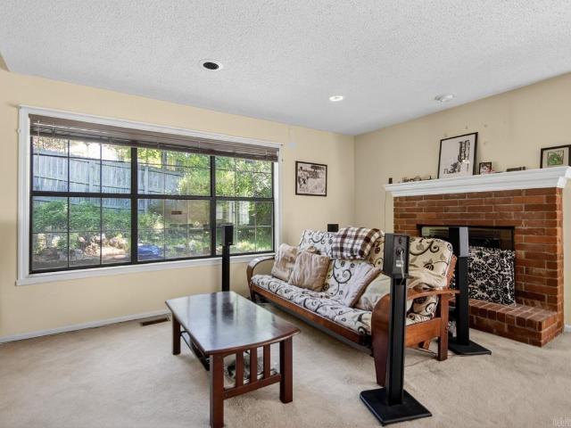 21 Woodlore Circle