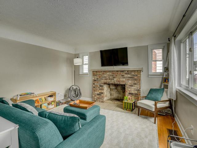 21 Woodland Avenue