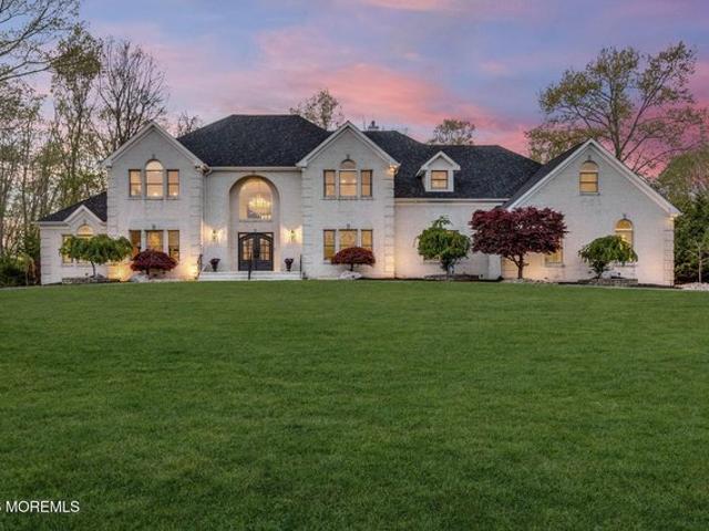 21 Appaloosa Dr, Manalapan, NJ 07726