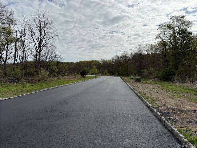 21 Arrowhead Ln, Westtown, NY 10998