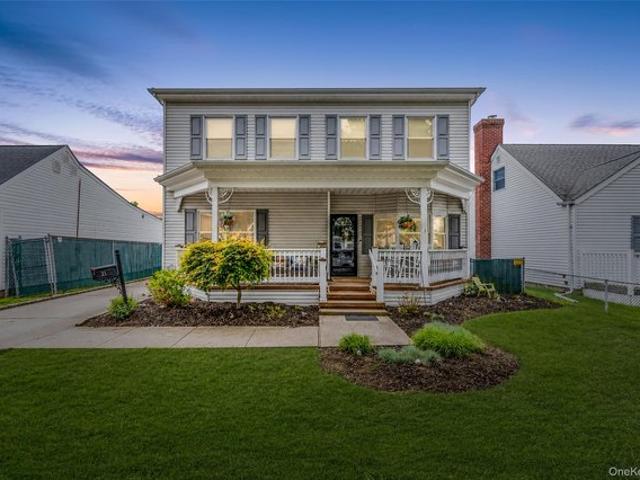 21 Audrey Ave, Plainview, NY 11803