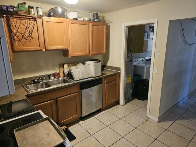 2/1 available to move in November