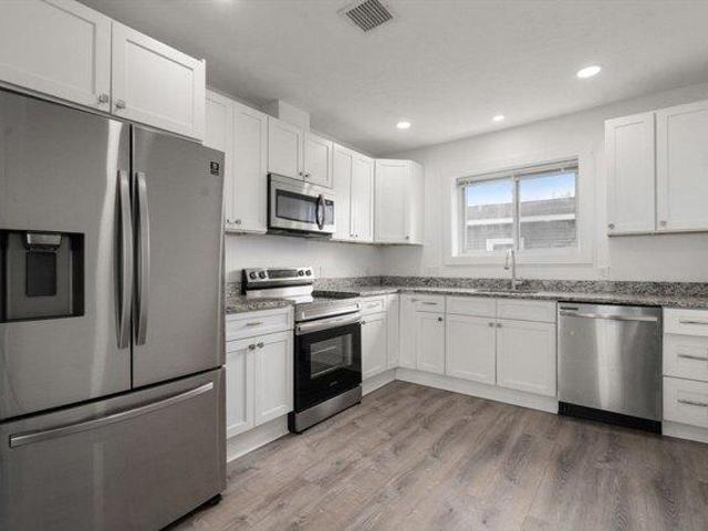 21 bedroom, Worcester MA 01603 LS101628140