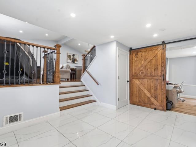 21 Bertrand St