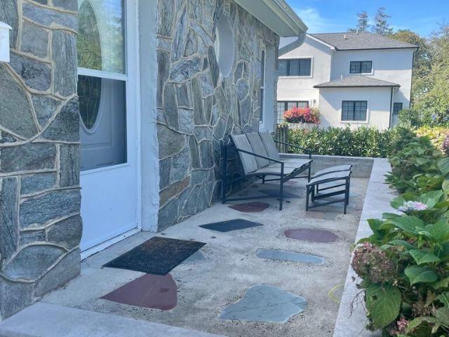 21 Berg Avenue
