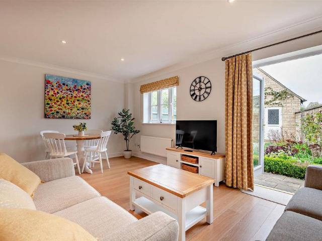 21 Birch Drive, Bradwell Village OX18 2 bed house to rent £2,250 pcm £519 pw