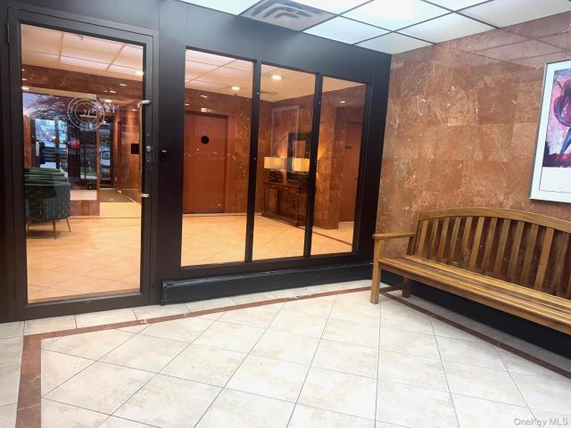21 Bond St, Unit 3A, Great Neck, NY 11021 | MLS #981762 | Compass