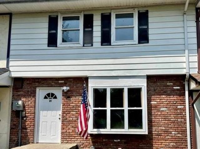 21 Black Stallion Ct, Middletown, NY 10940