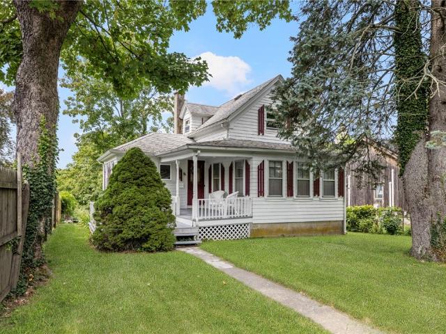 21 Bluff Avenue