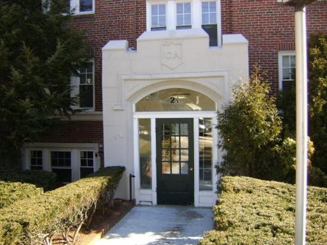 21 Bradlee Rd Apt 52, Medford, MA 02155