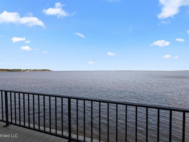 21 Breakers Lane