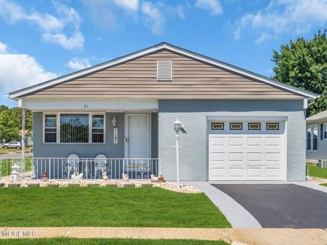 21 Camrose St, Toms River, NJ 08757