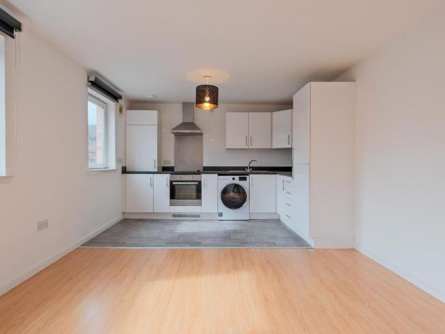 21 Cadzow Bridge Square, Hamilton ML3, 2 bed flat to rent, £750 pcm | PrimeLocation